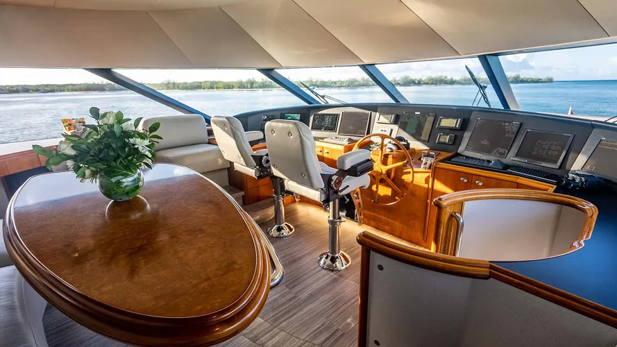 KEMOSABE yacht for charter (Westport, 34.14m, 2007)